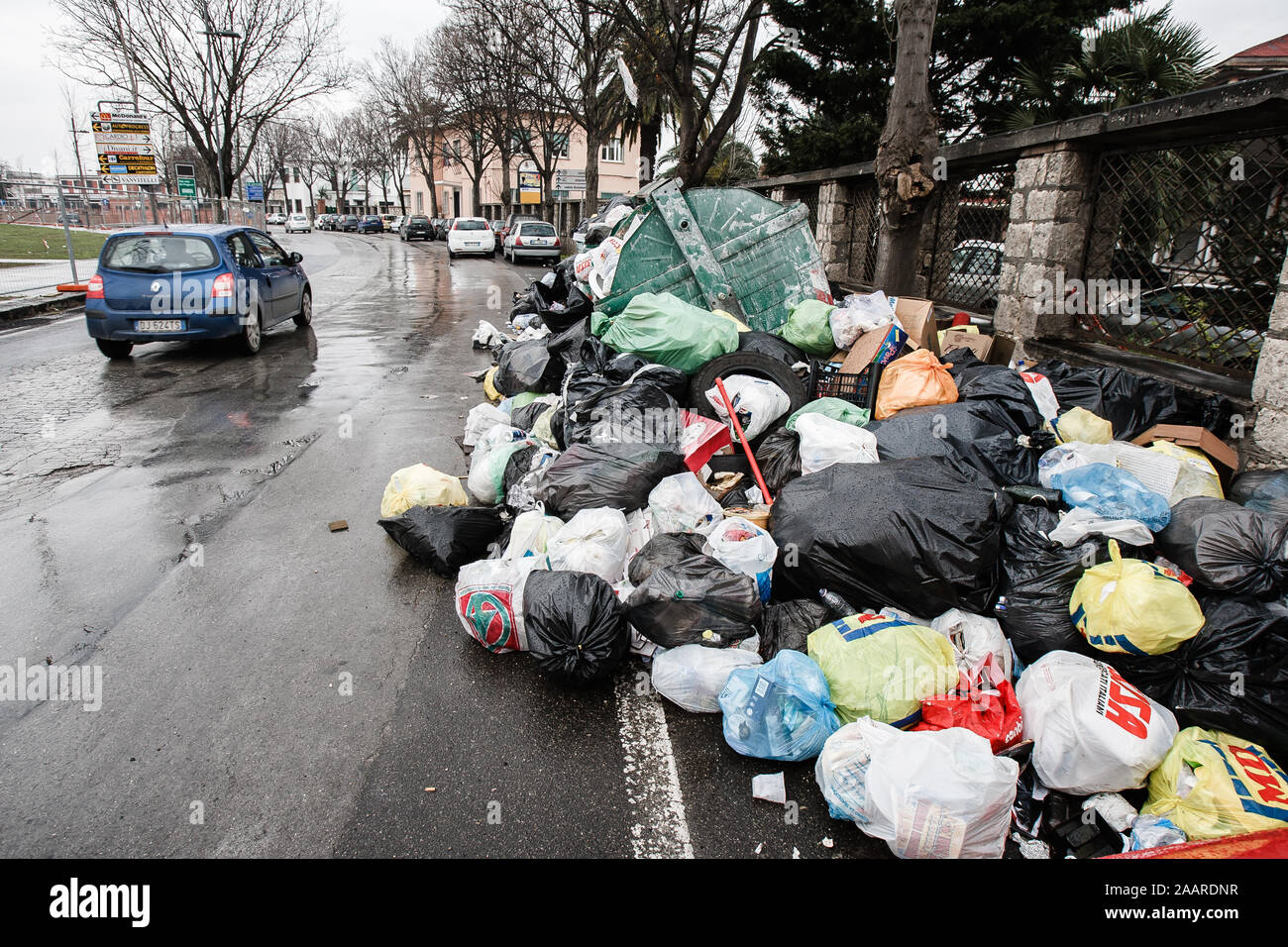 Naples waste management crisis hi-res stock photography and images - Alamy