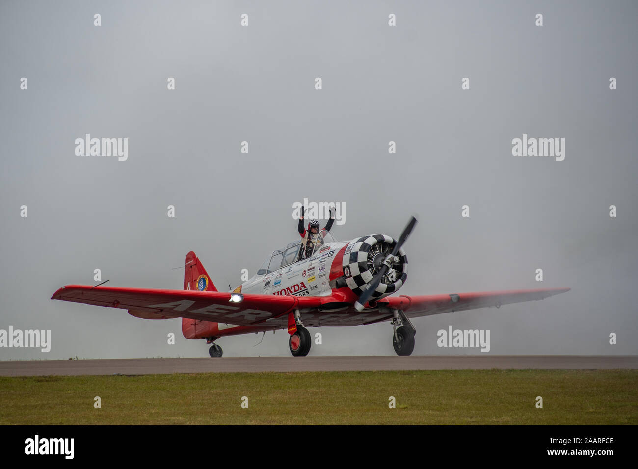 Aeroshell North American T6 Harvard -Sun n’ Fun airshow, Lakeland ...