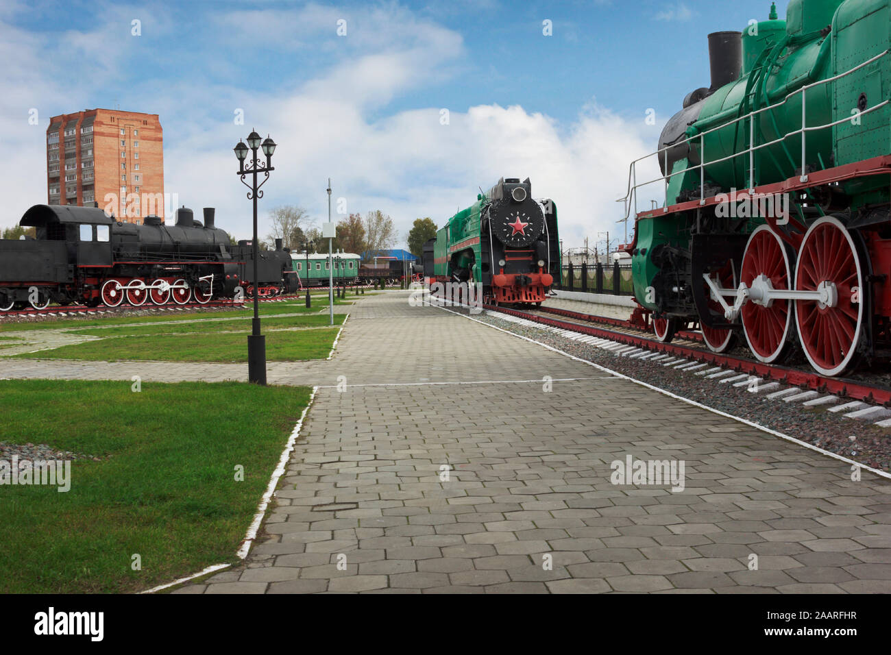 Present day locomotives hi-res stock photography and images - Alamy
