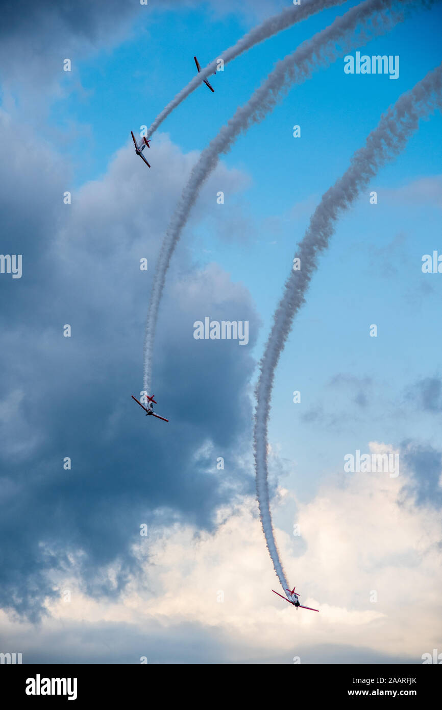 Aeroshell North American T6 Harvard -Sun n’ Fun airshow, Lakeland ...