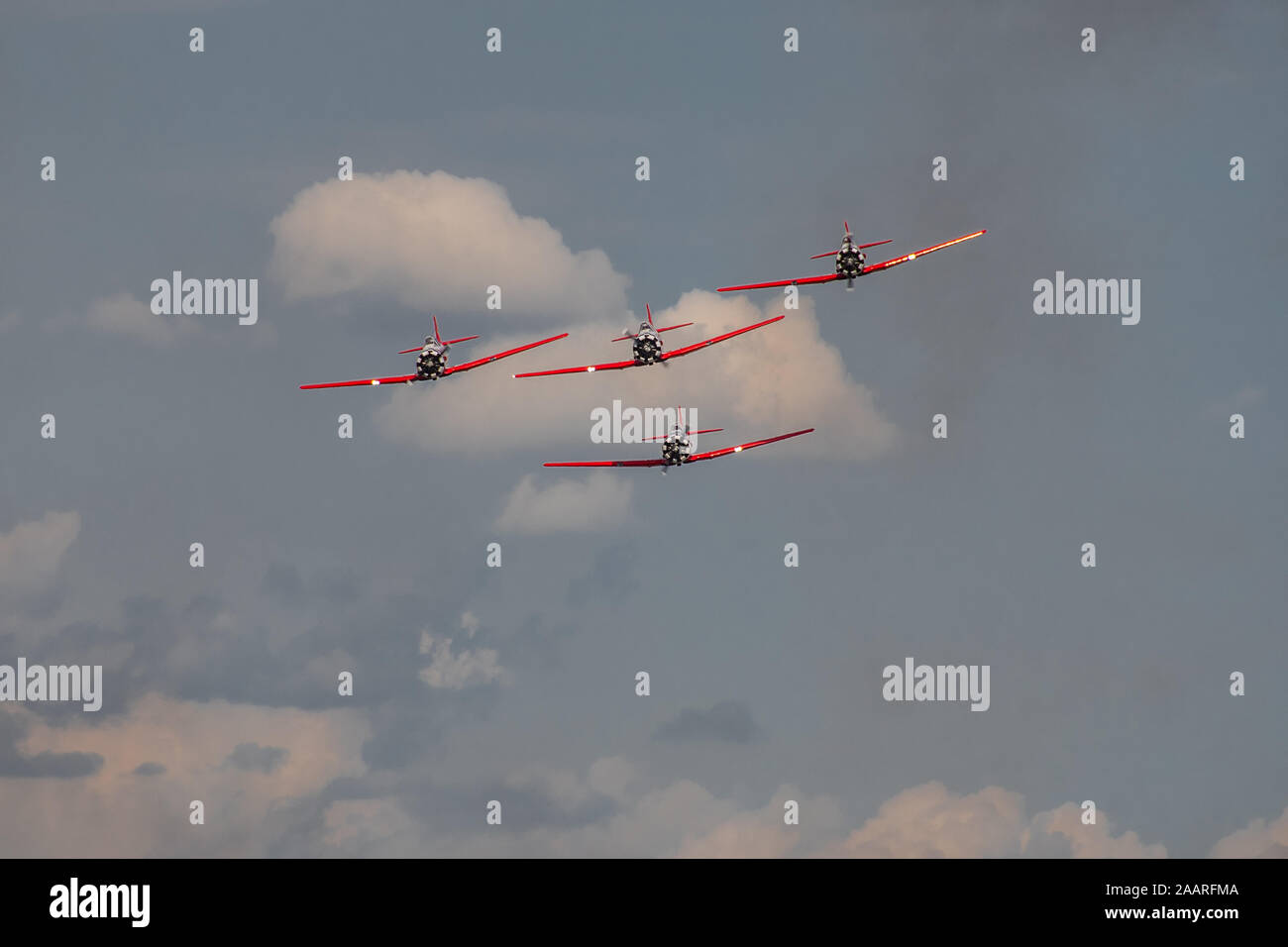Aeroshell North American T6 Harvard -Sun n’ Fun airshow, Lakeland ...