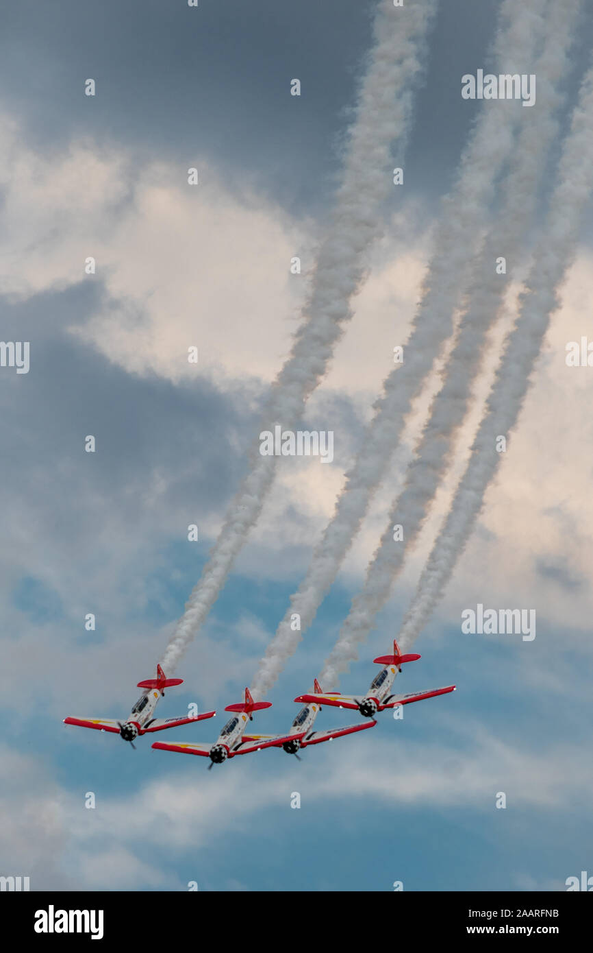 Aeroshell North American T6 Harvard -Sun n’ Fun airshow, Lakeland ...