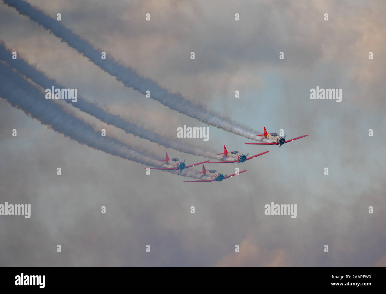 Aeroshell North American T6 Harvard -Sun n’ Fun airshow, Lakeland ...