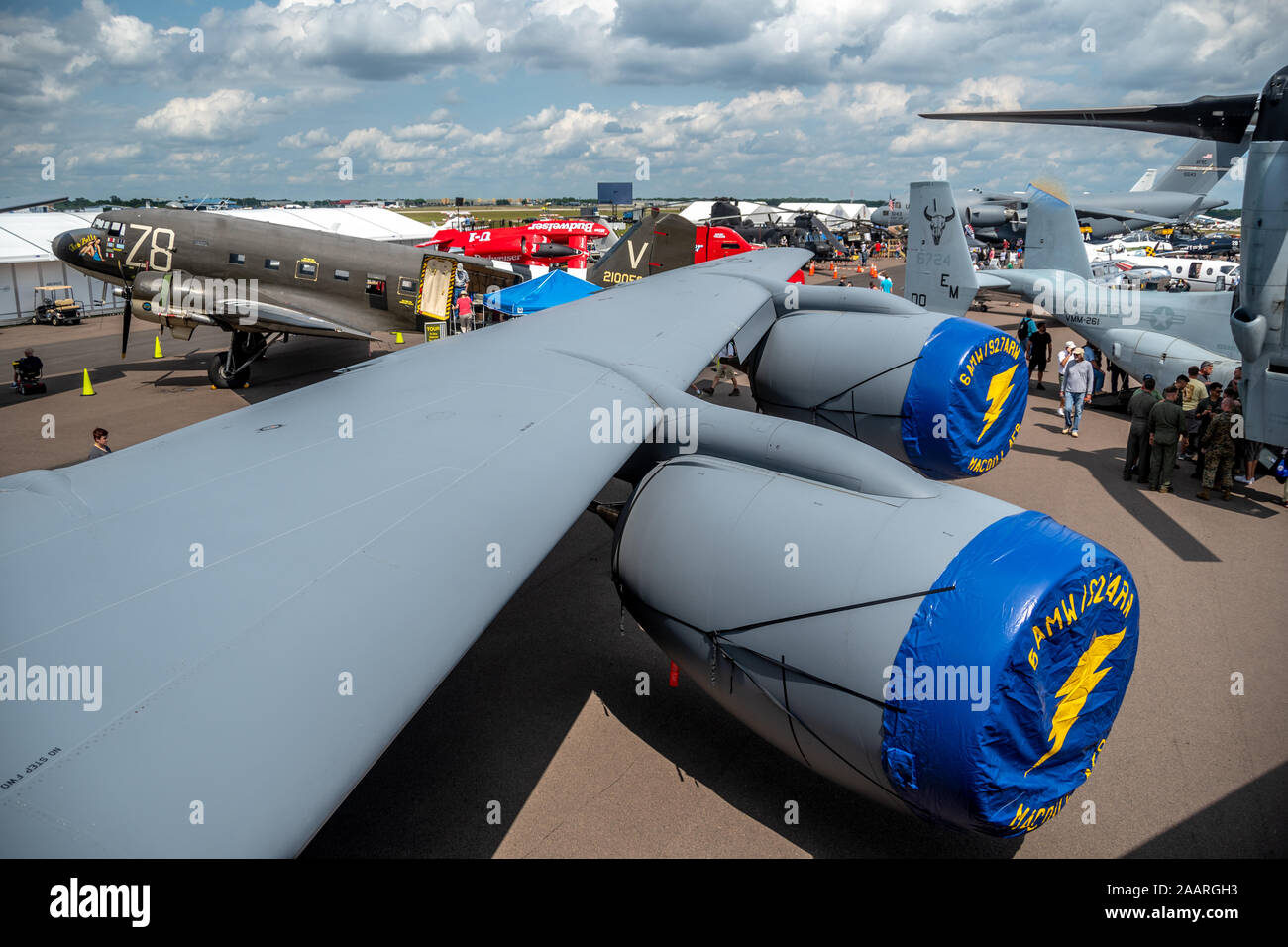 Planes on display -Sun n’ Fun airshow, Lakeland Florida Stock Photo - Alamy