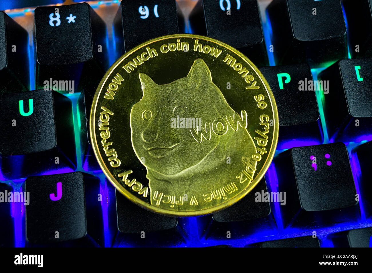 Cryptocurrency dogecoin hi-res stock photography and images - Alamy