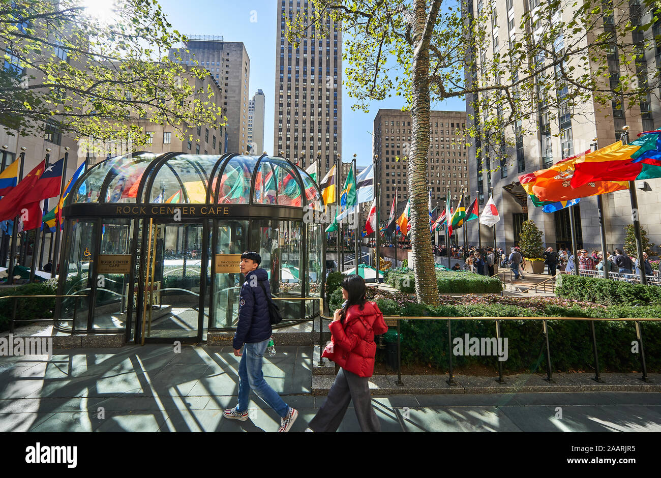 Ice ring at the Rockefeller Center Stock Photo - Alamy