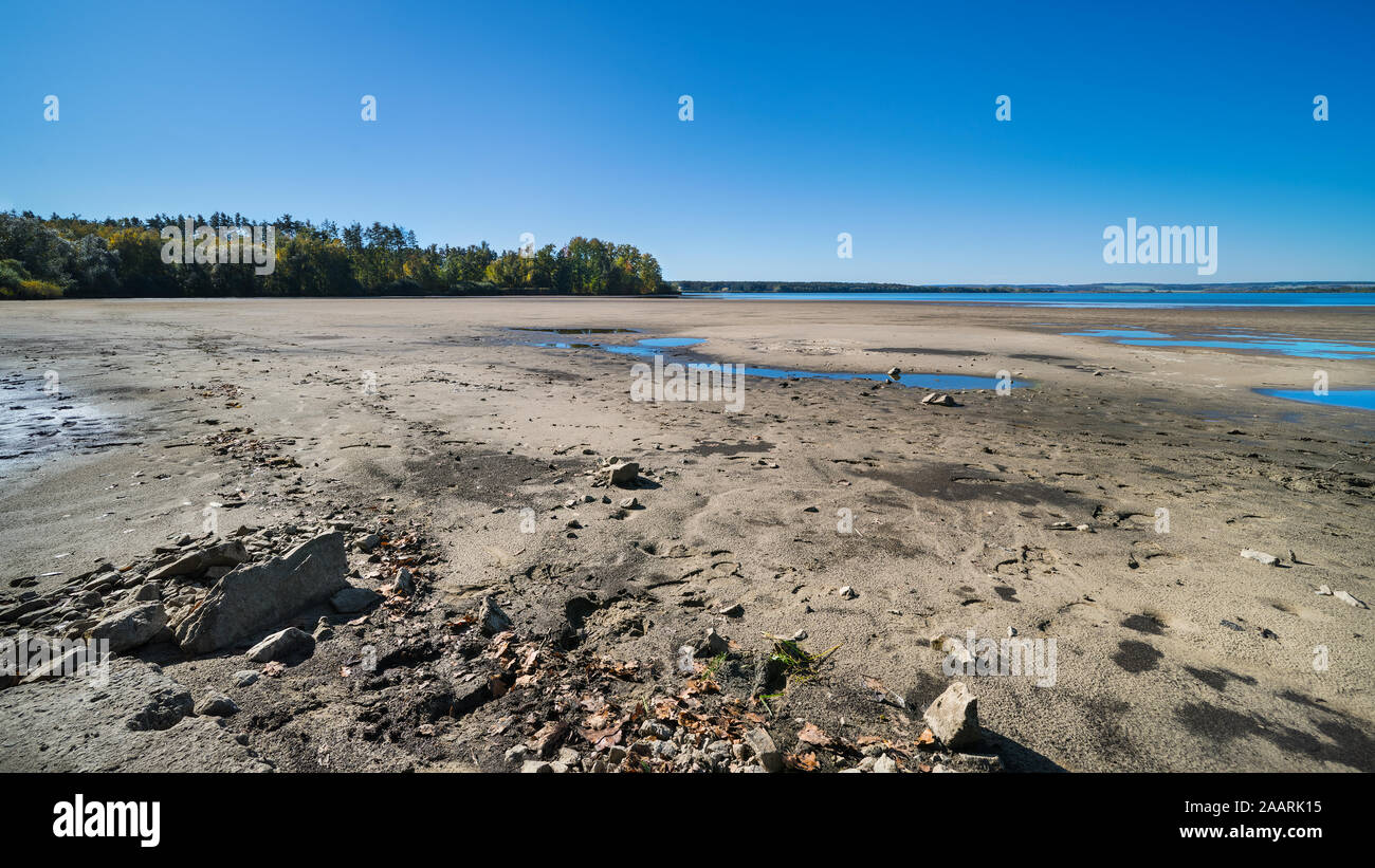 Drought mud puddle hi-res stock photography and images - Alamy