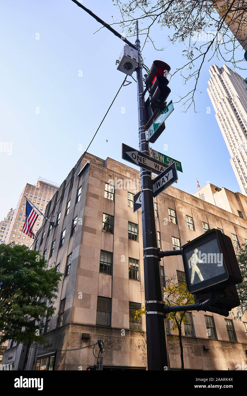 Transit light giving priority to pedestrians at 5th Avenue and 50th ...
