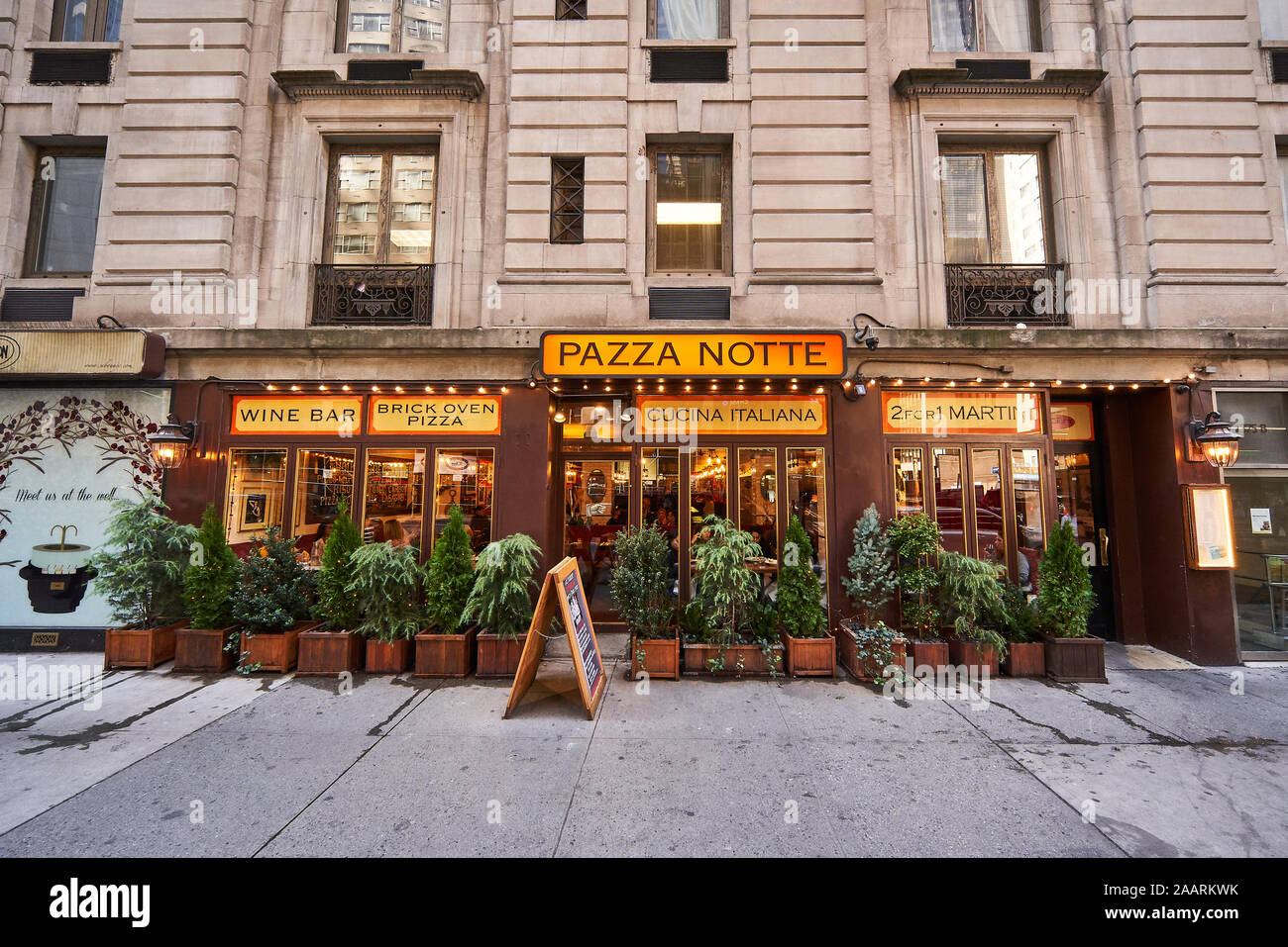 Tall thin buildings hi-res stock photography and images - Alamy