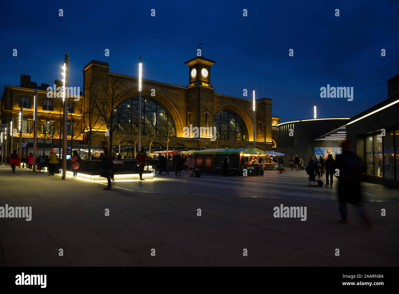 The exterior of London Kings Cross mainline train station at night ...