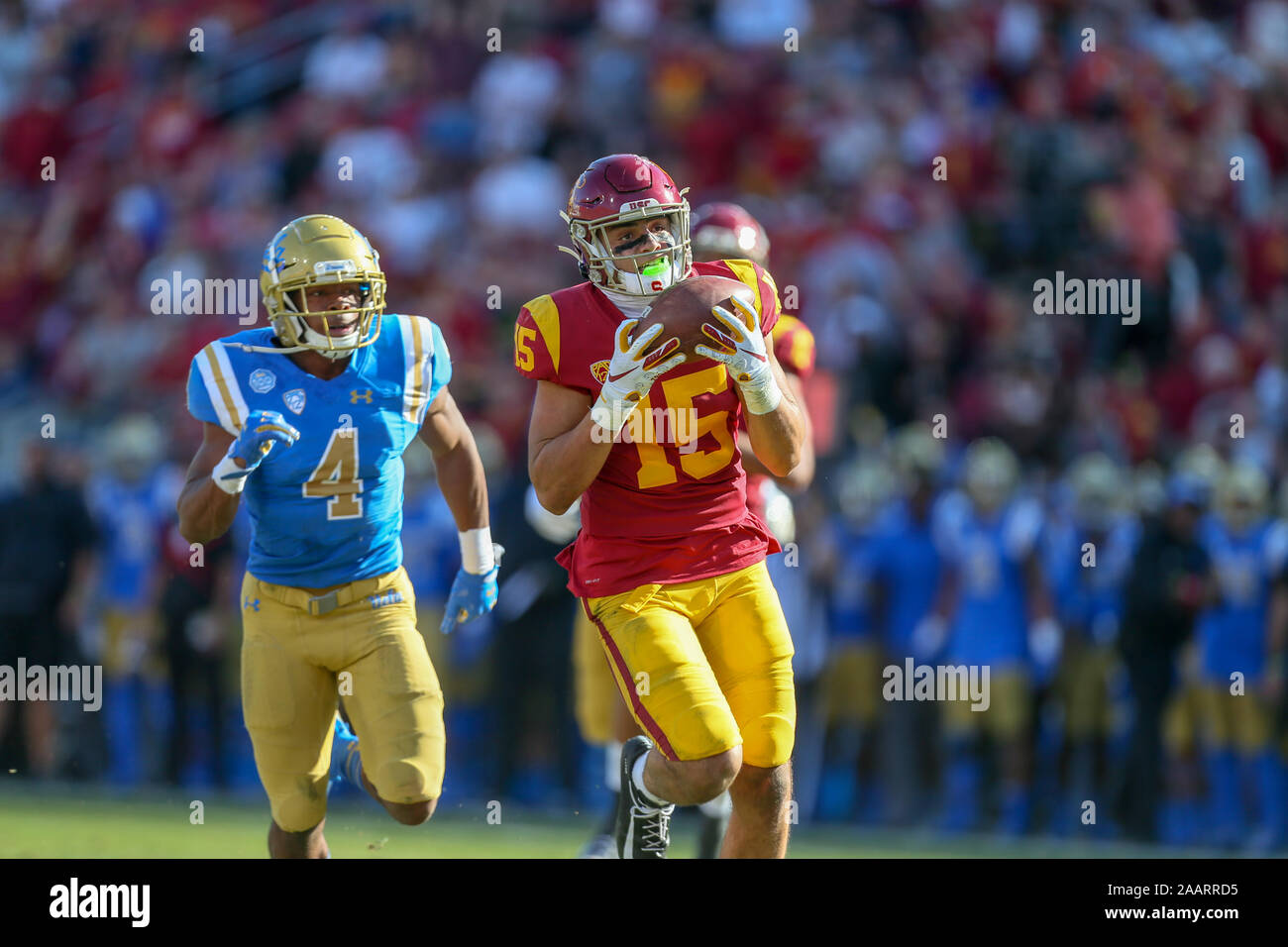 USC Trojans wide receiver Drake London (15) makes a catch during the ...