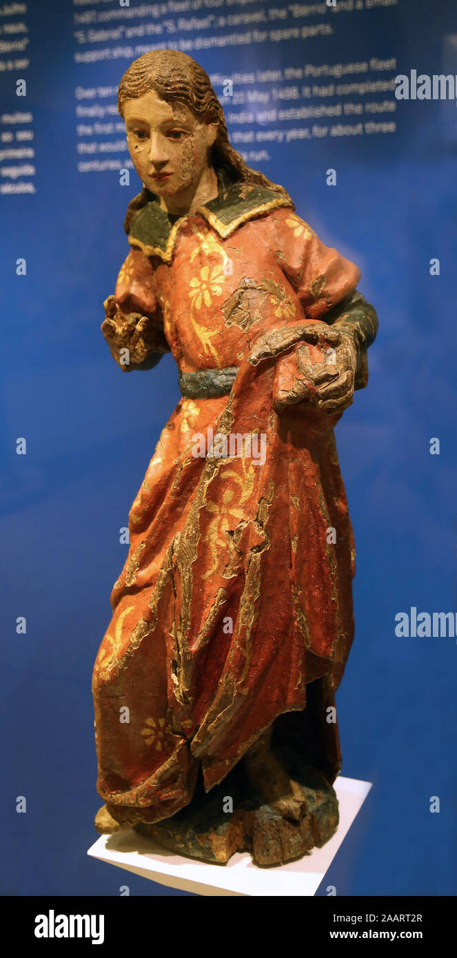 Statue of st archangel raphael hi-res stock photography and images - Alamy