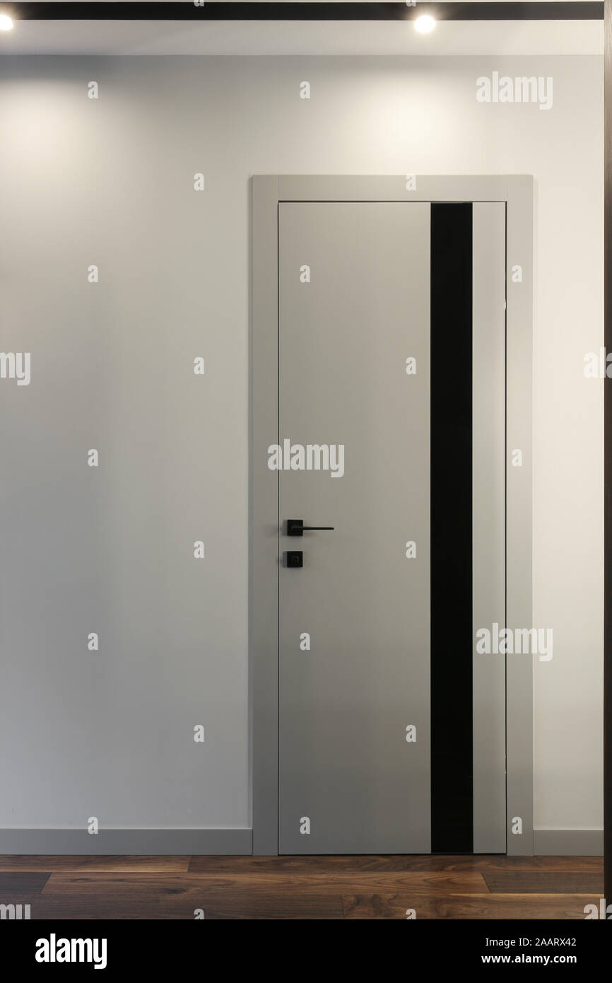Closed interior door in a modern interior Stock Photo - Alamy