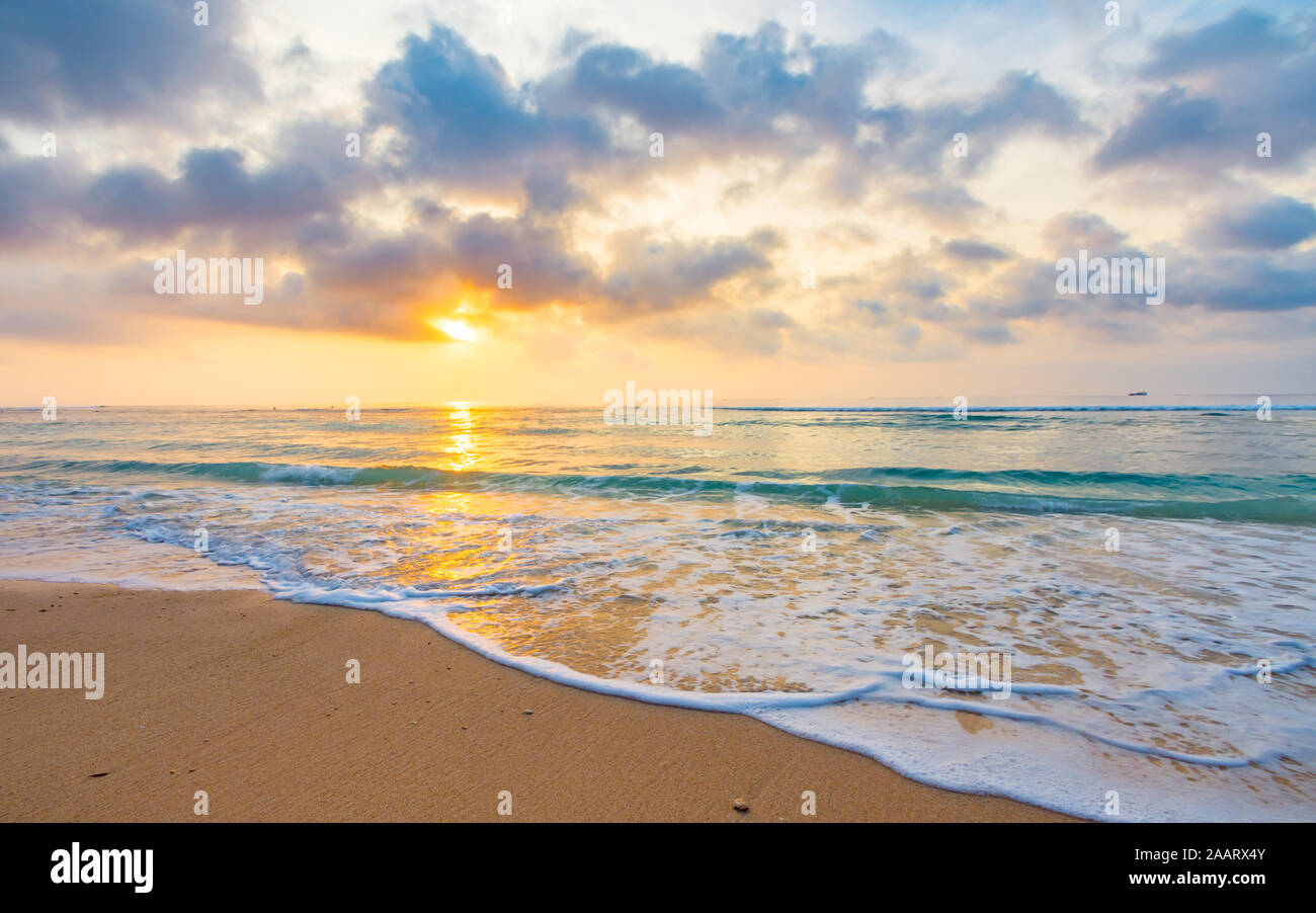 Sunrise over the sea with clouds and horizon in the distance - nature ...