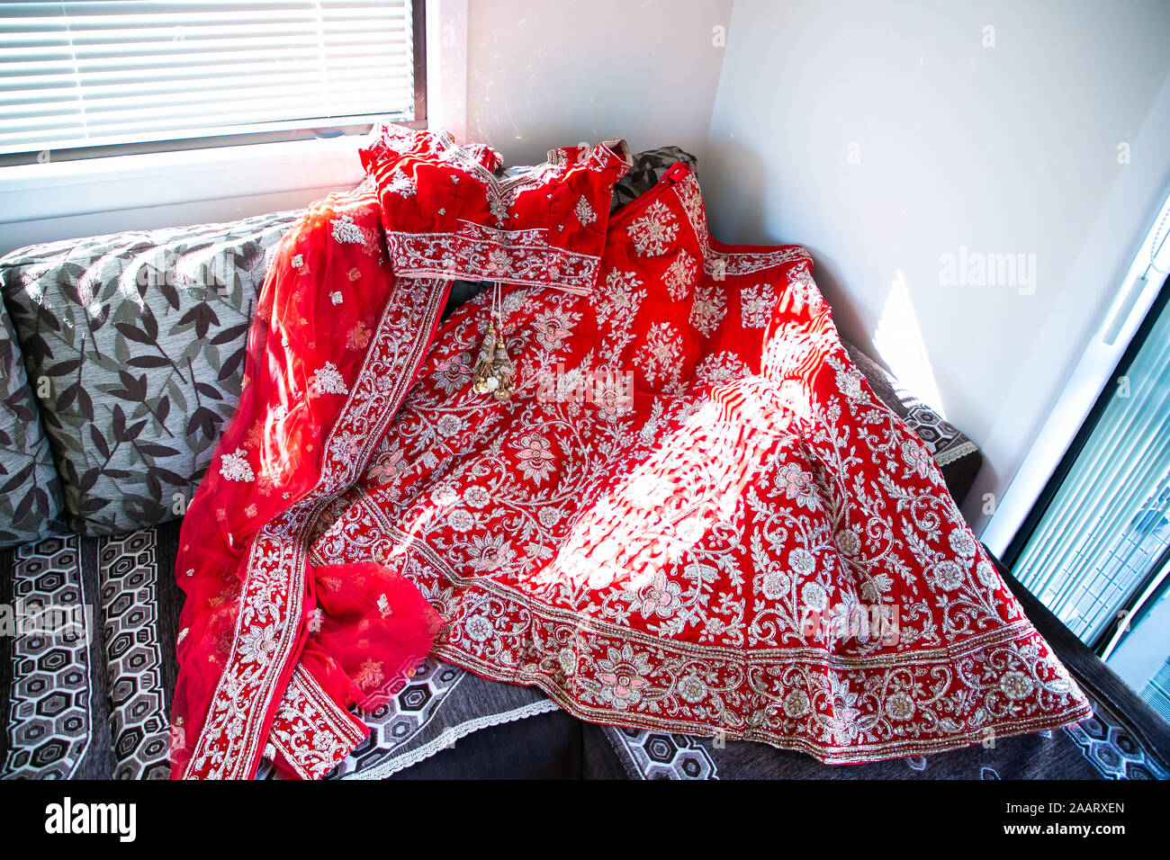 Indian hindu bride's red outfit Stock Photo - Alamy