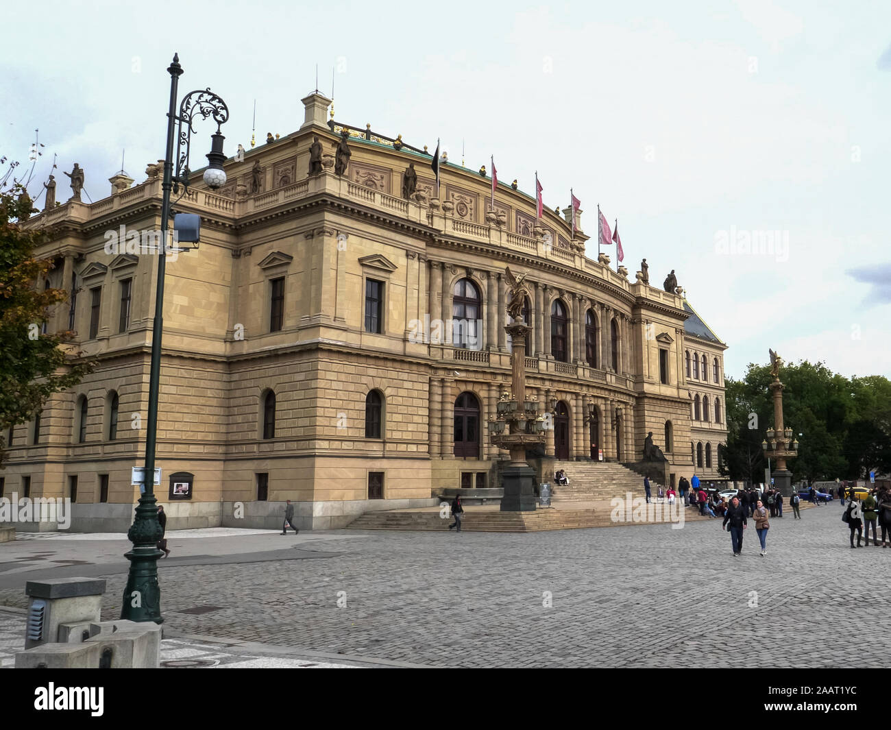 Oblique building hi-res stock photography and images - Alamy