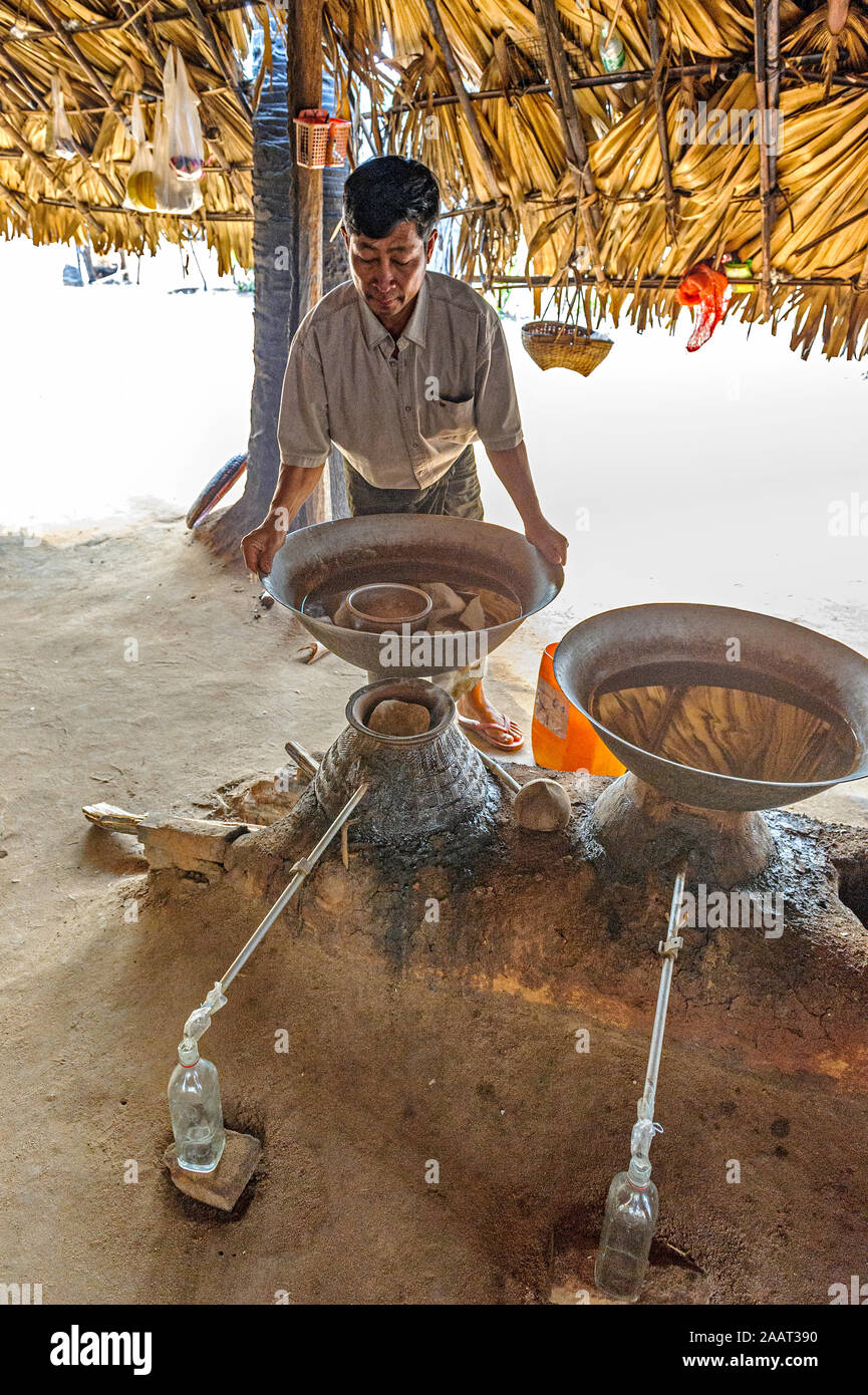 Burmese palm wine hi-res stock photography and images - Alamy