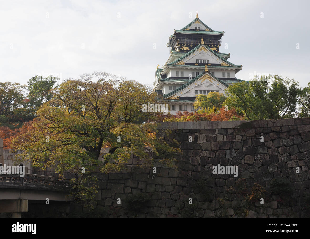 A view of the Osaka Castle with fall foliage in Osaka, Japan Stock ...