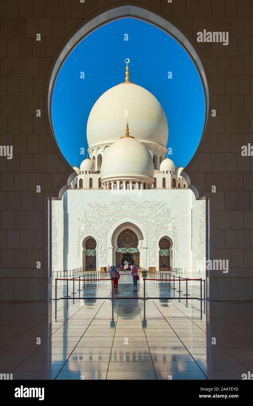 View of the Sheikh Zayed Grand Mosque through the arch. Abu Dhabi. UAE ...