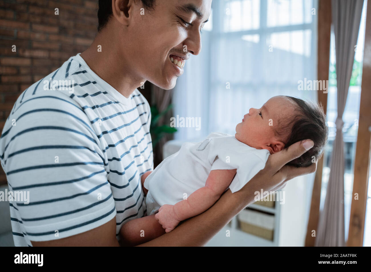 Skin to skin carrying newborn hi-res stock photography and images - Alamy