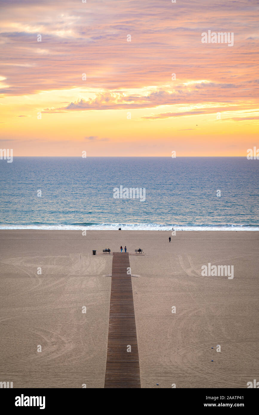 Minimalist photo of beach hi-res stock photography and images - Alamy