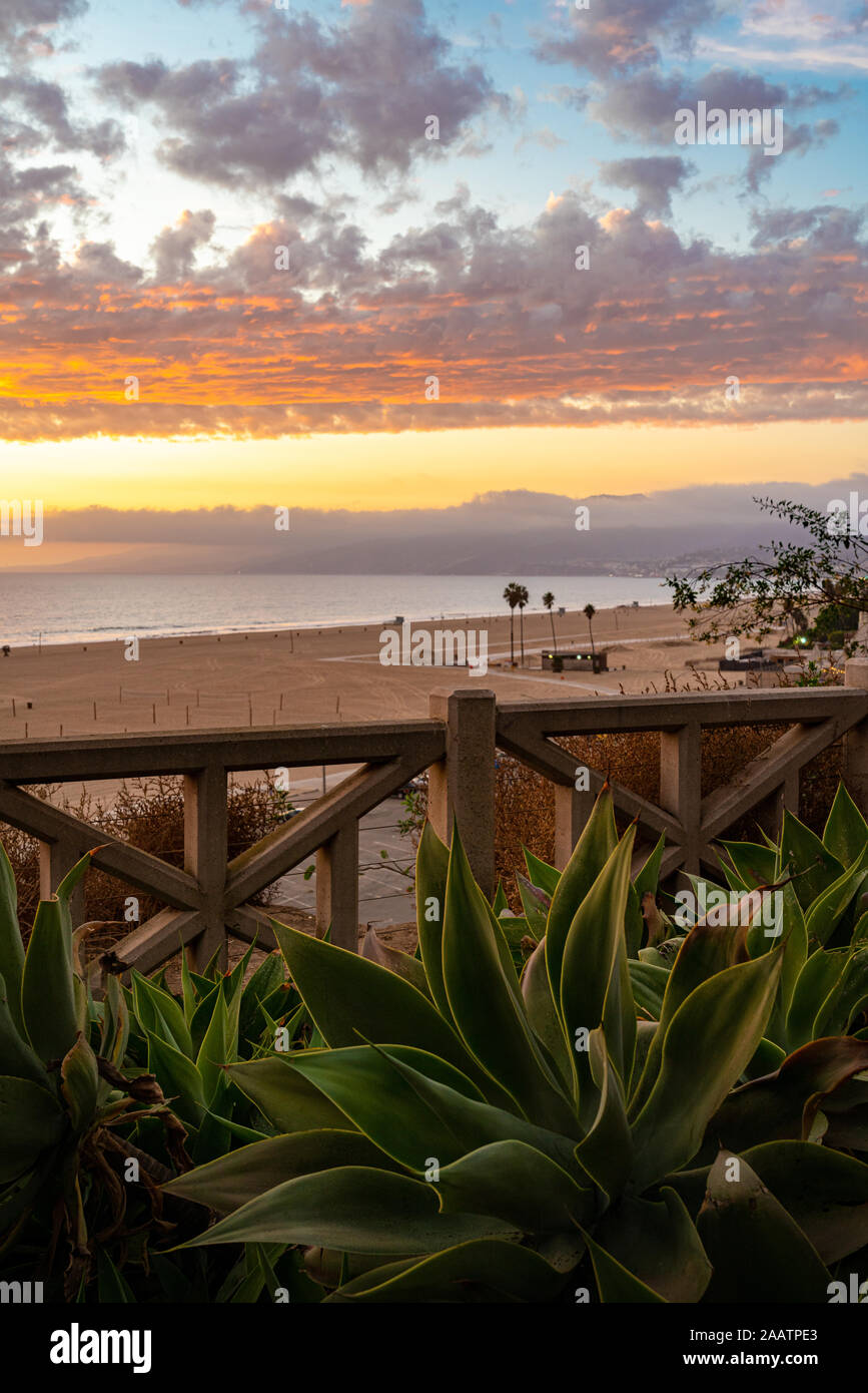 Overlook fence hi-res stock photography and images - Alamy