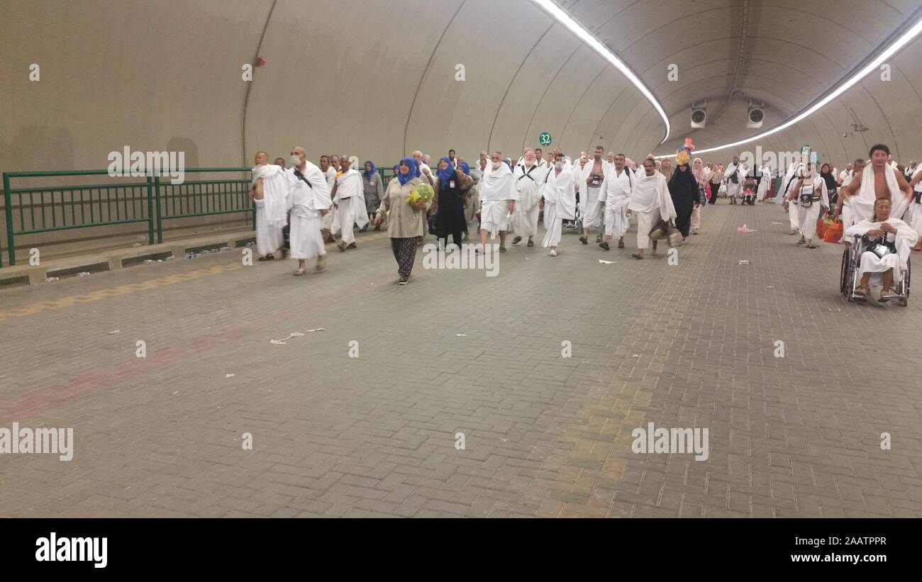 Mecca, Saudi Arabia, september 2016., Muslim pilgrims walk to perform ...