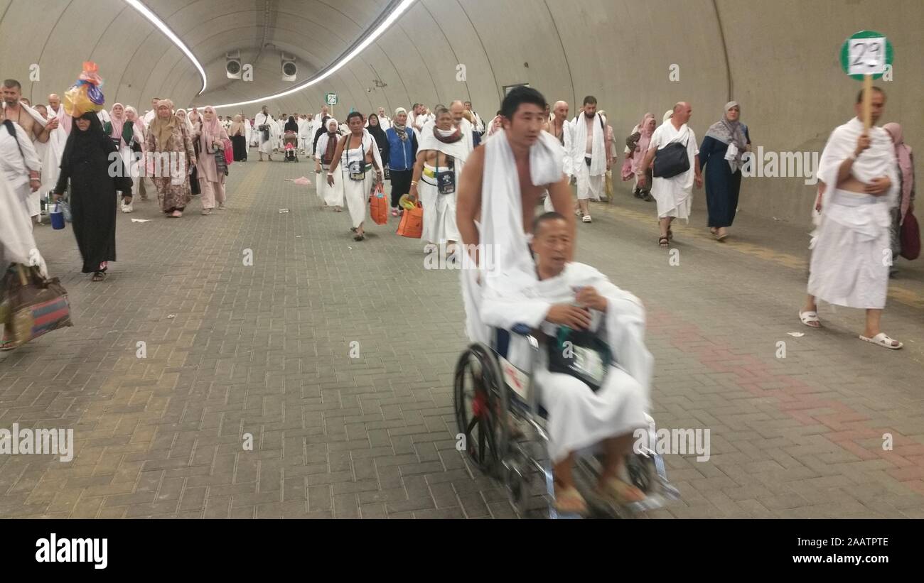 Mecca, Saudi Arabia, september 2016., Muslim pilgrims walk to perform ...