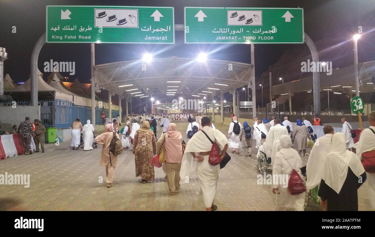 Mecca, Saudi Arabia, september 2016., Muslim pilgrims walk to perform ...