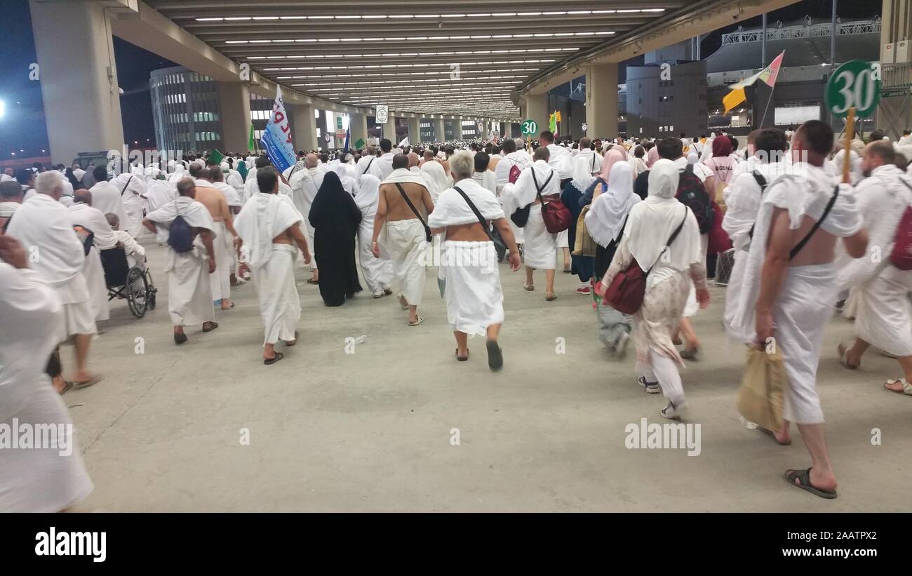 Mecca, Saudi Arabia, september 2016., Muslim pilgrims walk to perform ...