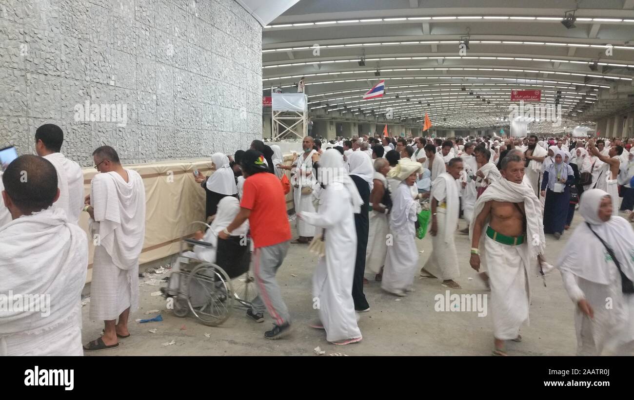 Mecca, Saudi Arabia, september 2016., Muslim pilgrims walk to perform ...