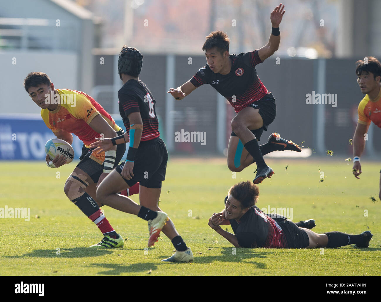 Incheon, South Korea. 24th Nov, 2019. Gao Bing (1st L) competes during ...