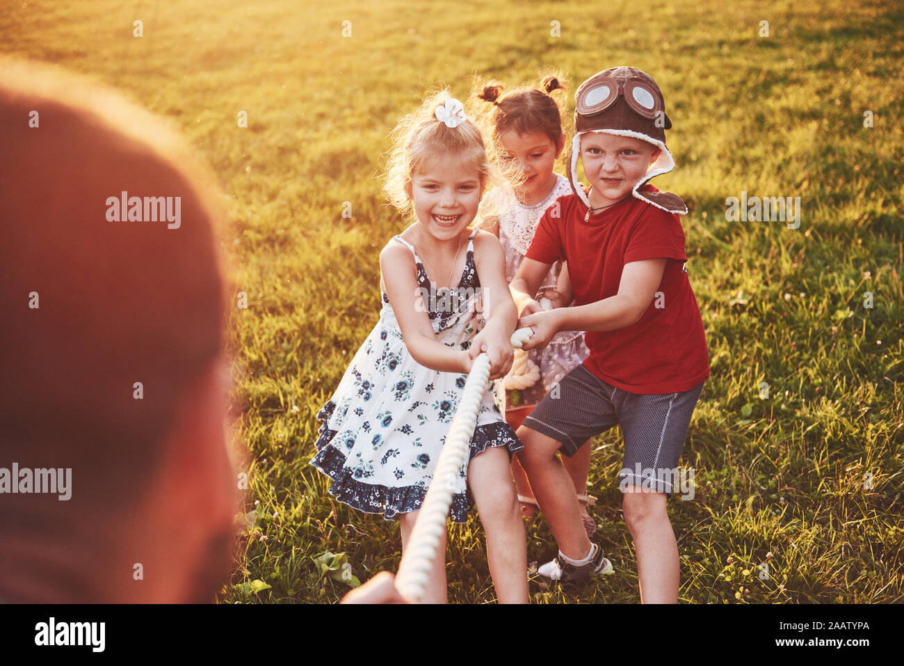 Pull the rope game hi-res stock photography and images - Alamy