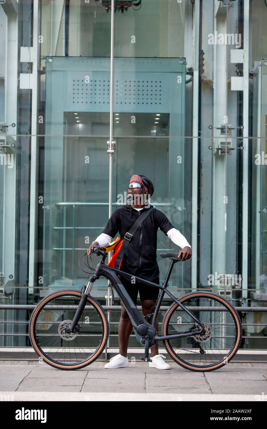 Bike messenger city helmet hi-res stock photography and images - Alamy