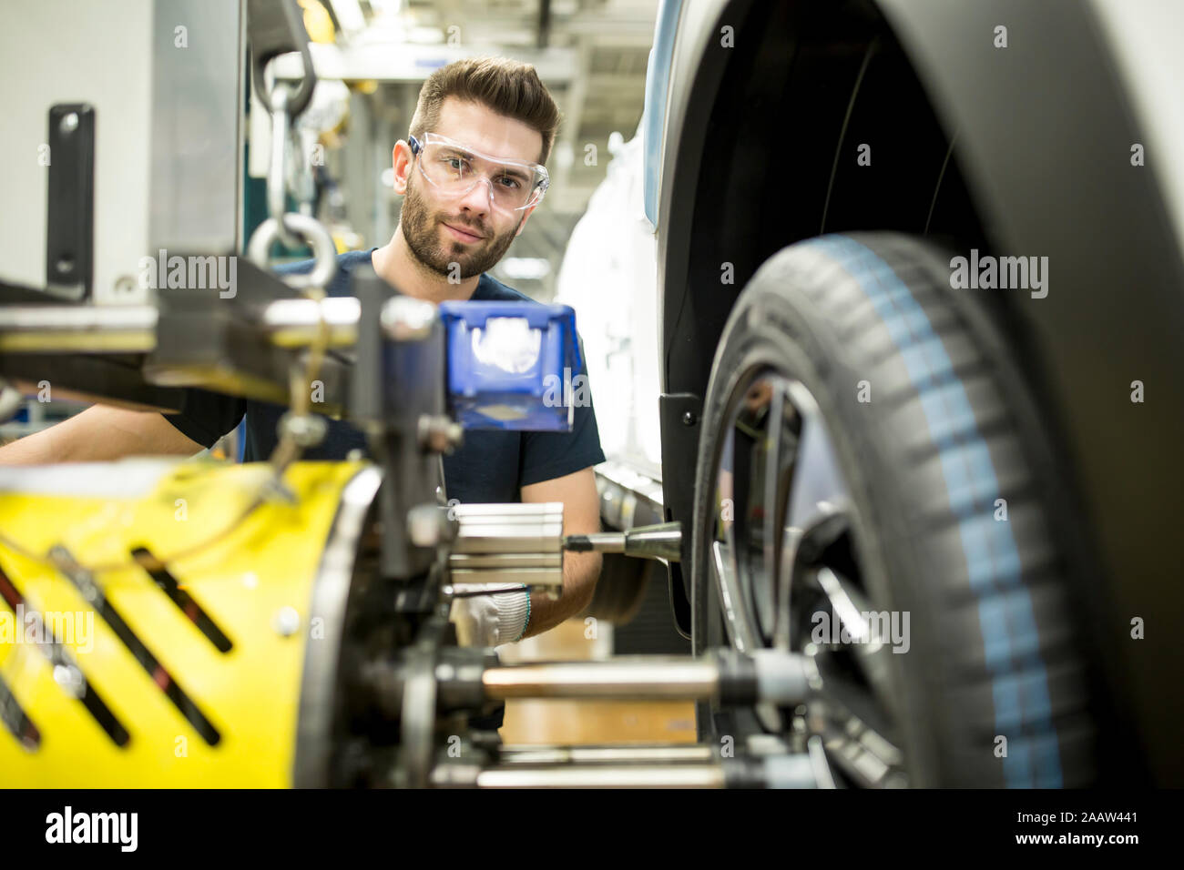 Assembling car hi-res stock photography and images - Alamy