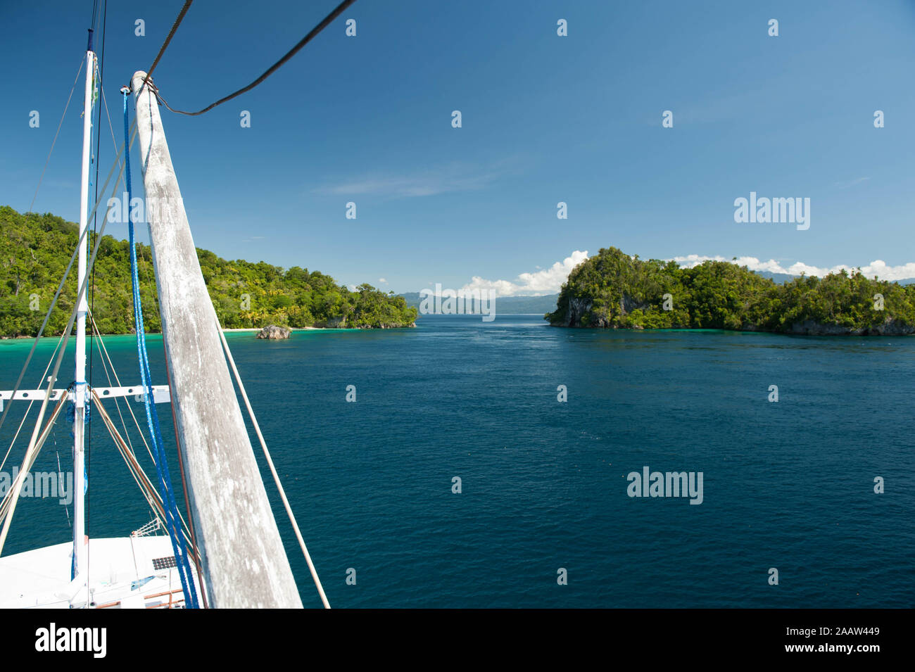 Triangle sail hi-res stock photography and images - Alamy