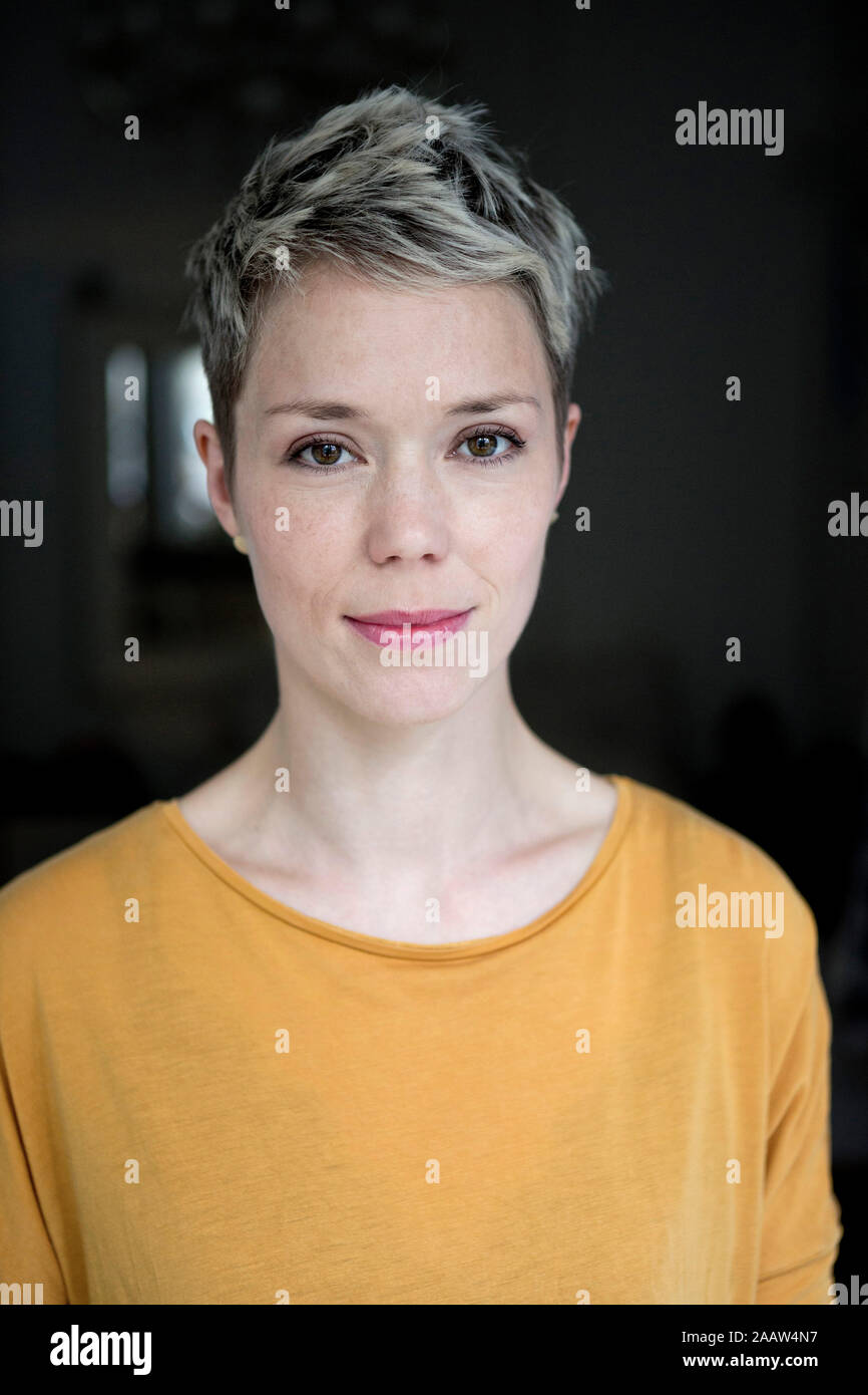 Dyed short hair hi-res stock photography and images - Alamy