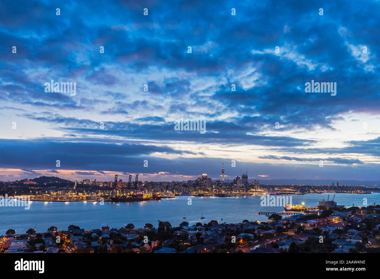 View of sky tower at auckland hi-res stock photography and images - Alamy
