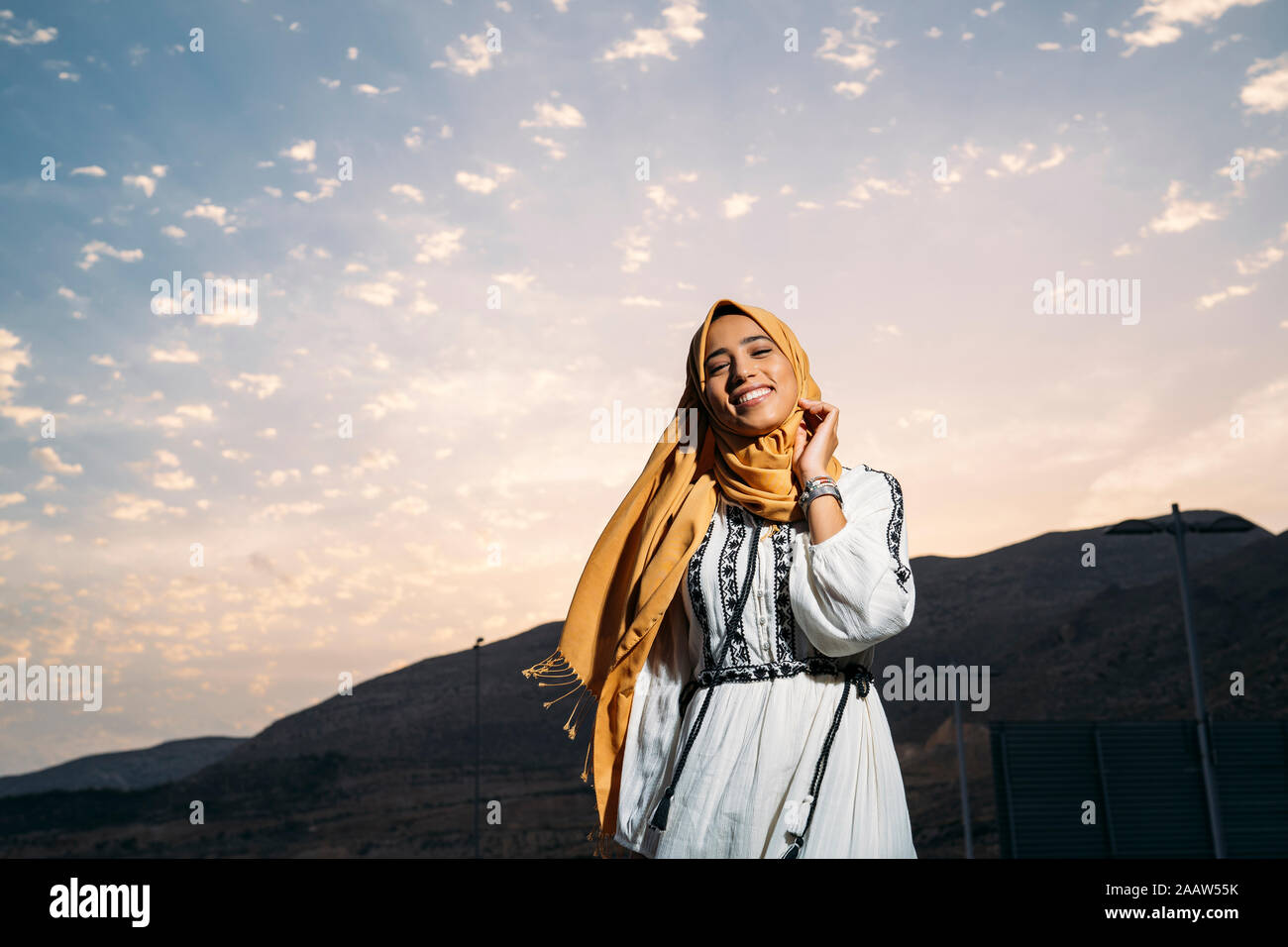 Yellow hijab hi-res stock photography and images - Alamy