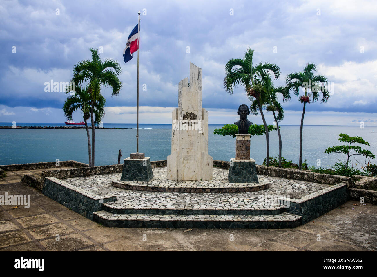 Colonial monument against sea, Santo Domingo, Dominican Republic Stock ...