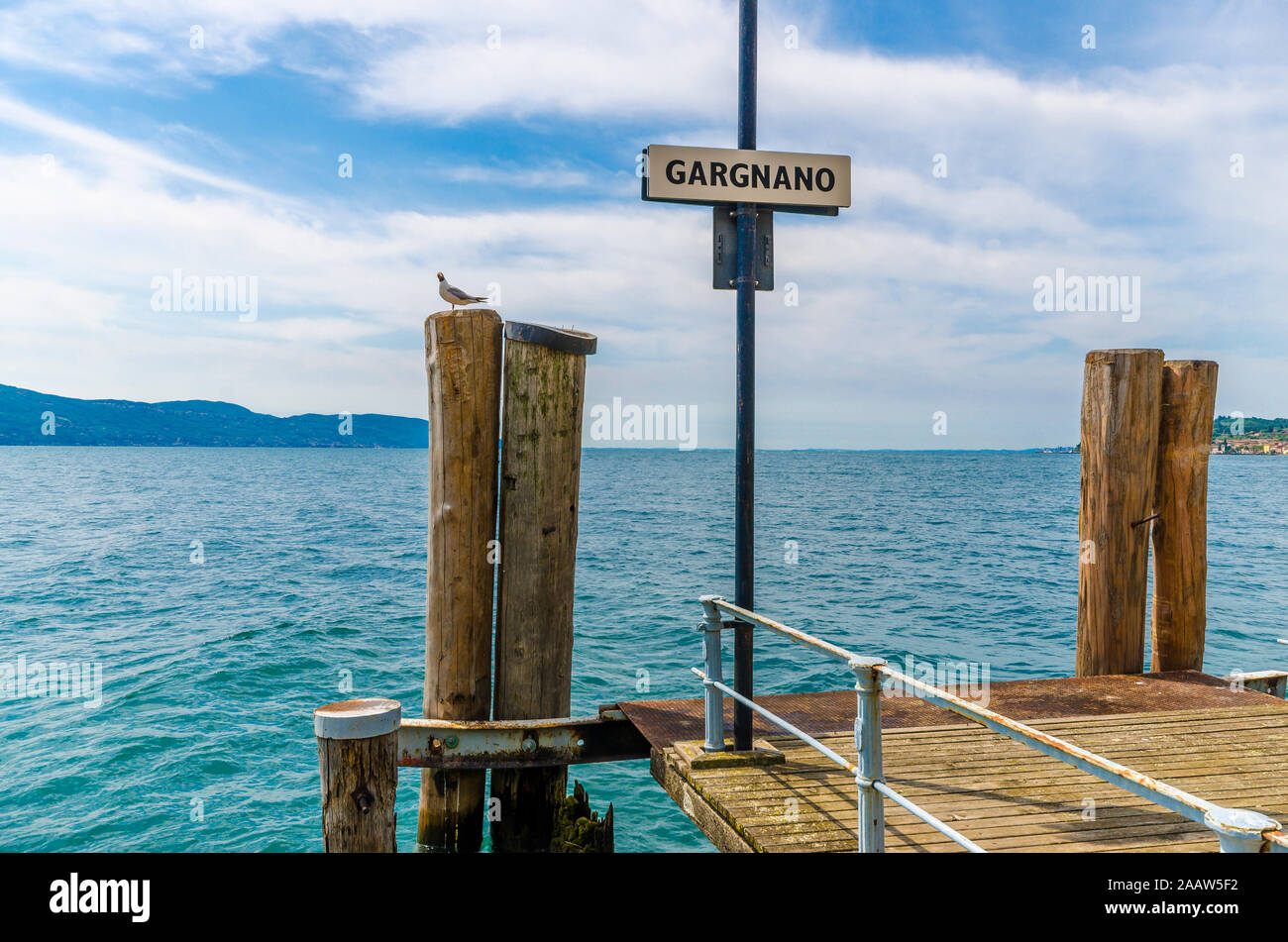 Footbridge wooden sign hi-res stock photography and images - Alamy