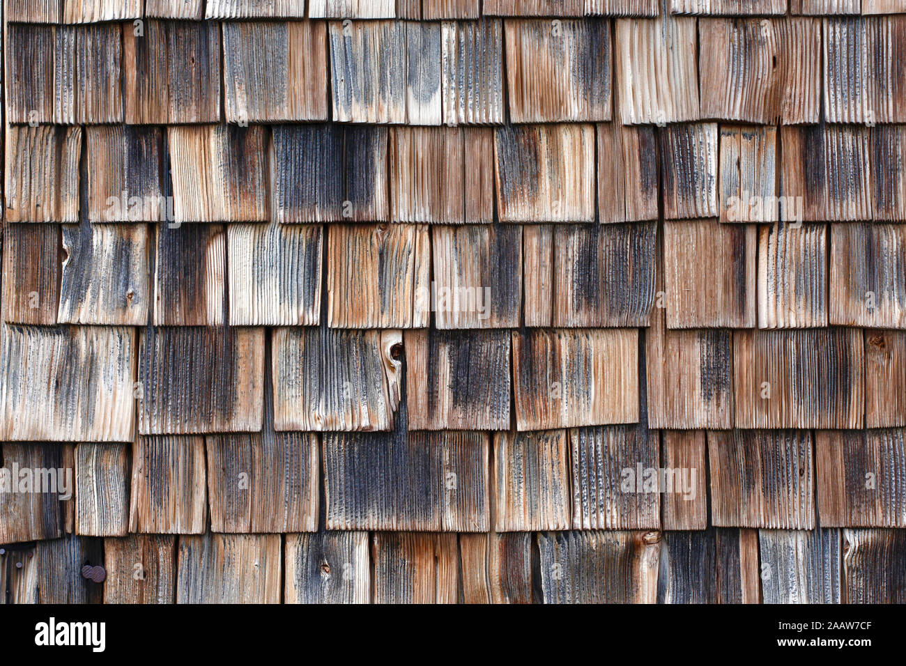 Close up old wood shingle roof hi-res stock photography and images - Alamy