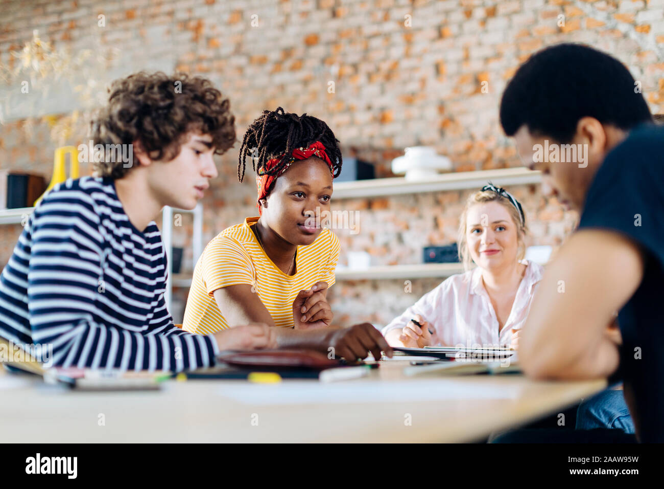Young people sitting together hi-res stock photography and images - Alamy