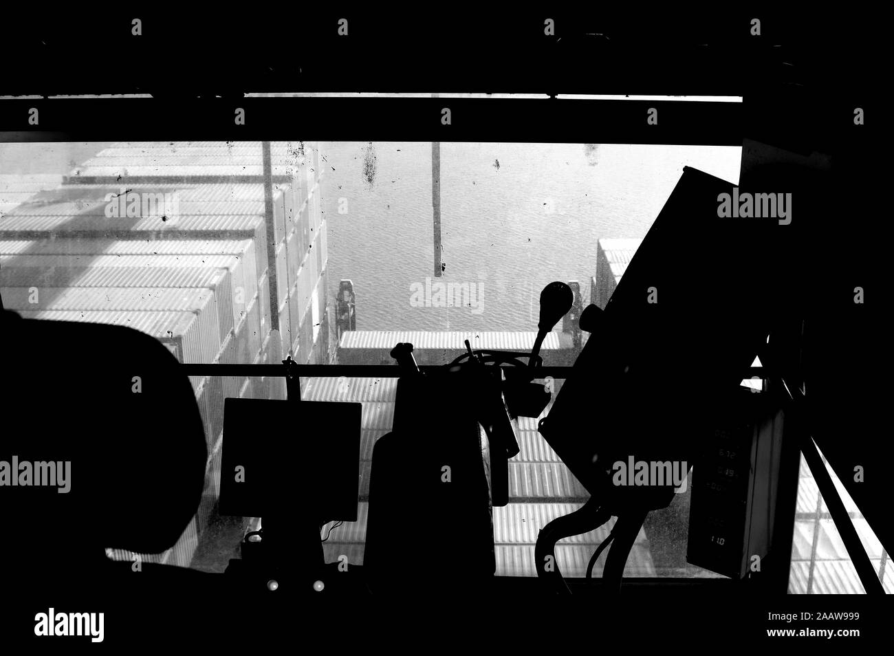 Heavy lift sea crane Black and White Stock Photos & Images - Alamy