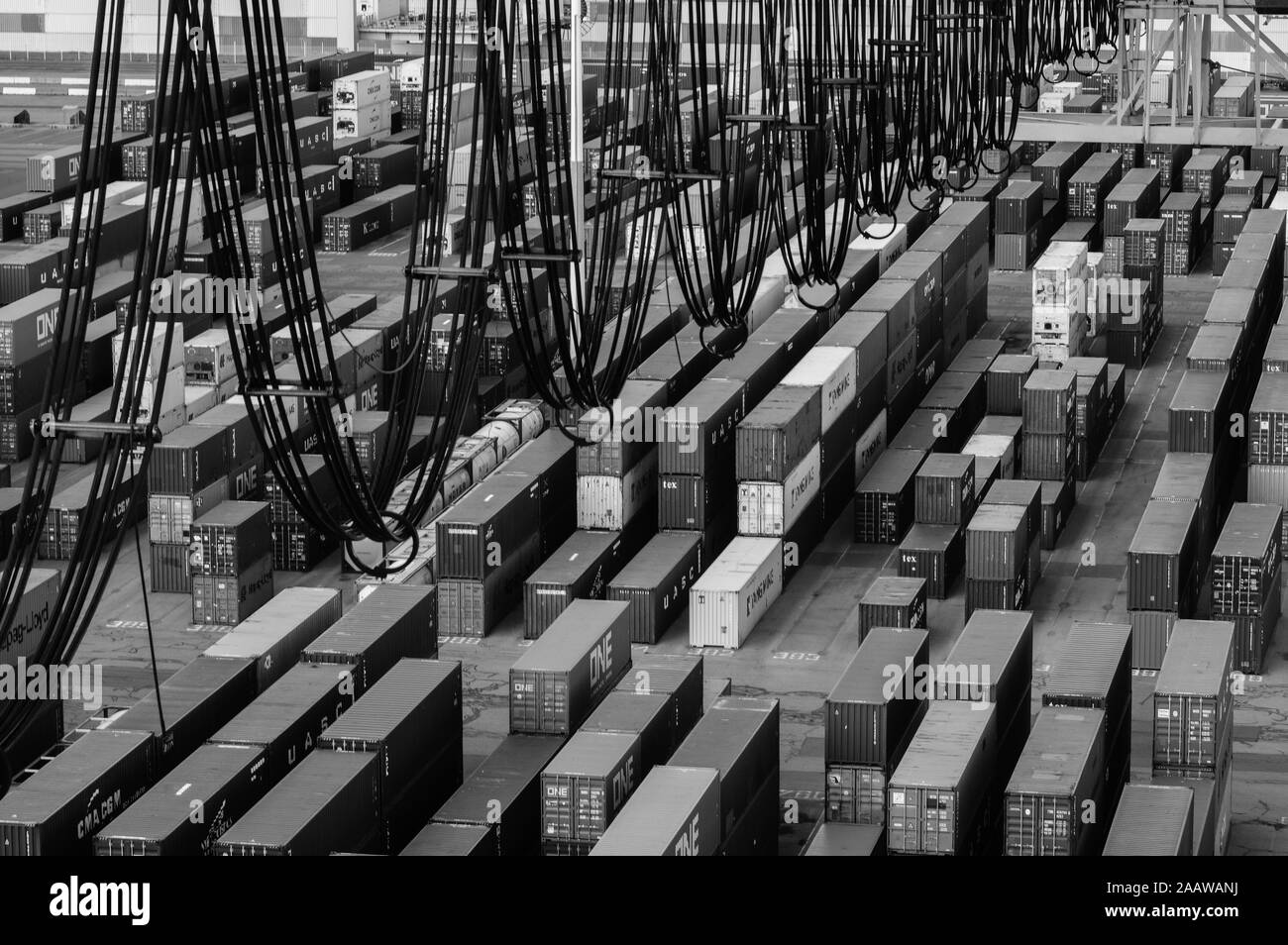International trade port containers Black and White Stock Photos ...