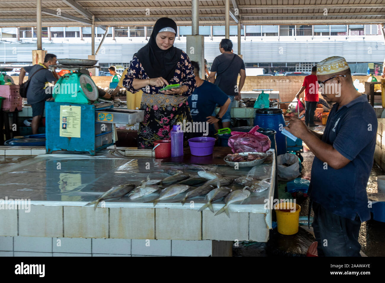 Life at Kota Kinabalu fish market Sabah Malaysia Borneo Stock Photo - Alamy