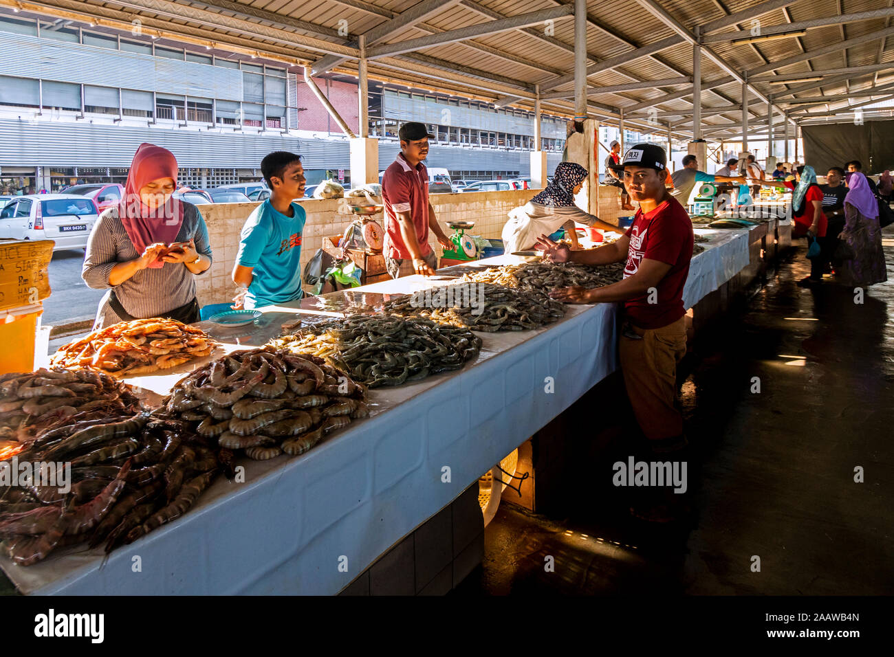 Life at Kota Kinabalu fish market Sabah Malaysia Borneo Stock Photo - Alamy