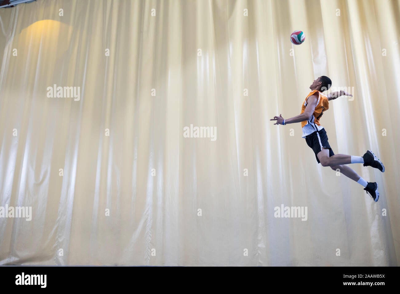 Volleyball player air hi-res stock photography and images - Alamy
