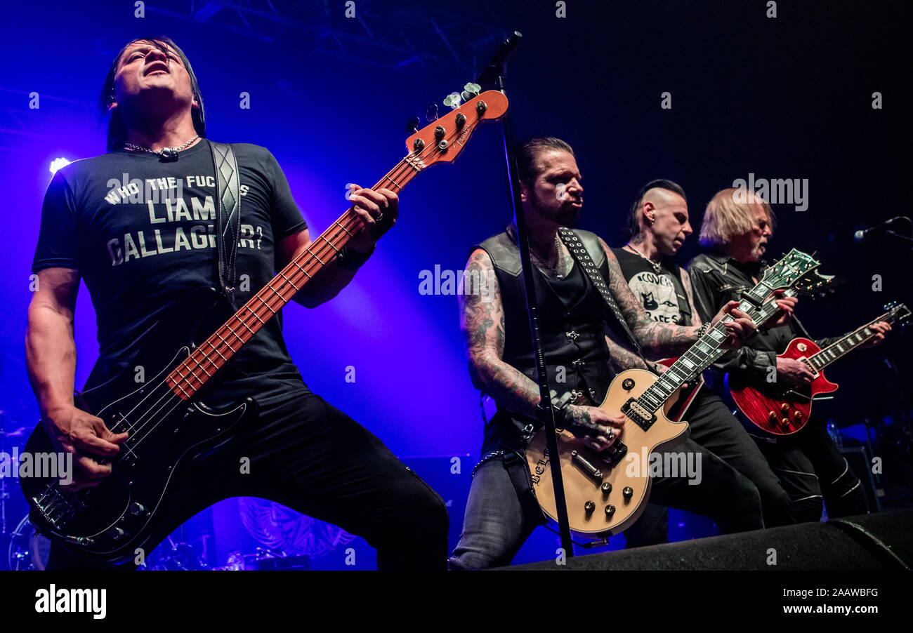 Black star riders tour hi-res stock photography and images - Alamy