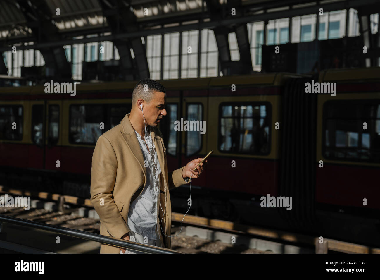 Man standing train station hi-res stock photography and images - Alamy